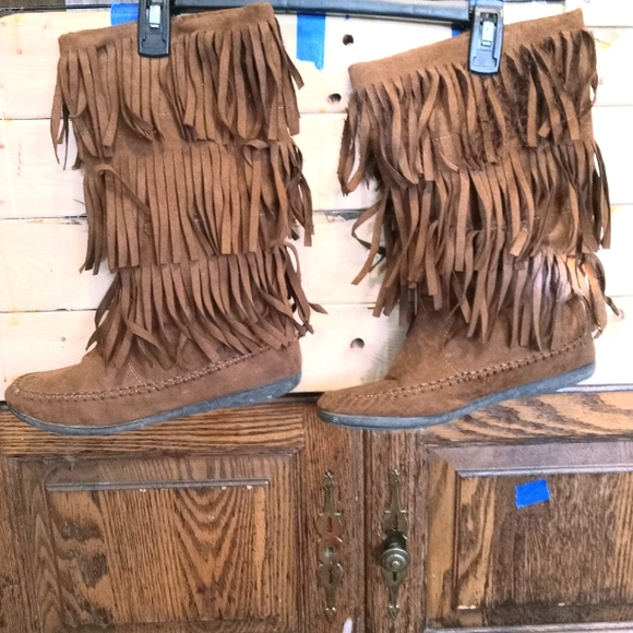 Vintage | Shoes | Stylish Brown Frayed Moccasin Boots | Poshmark